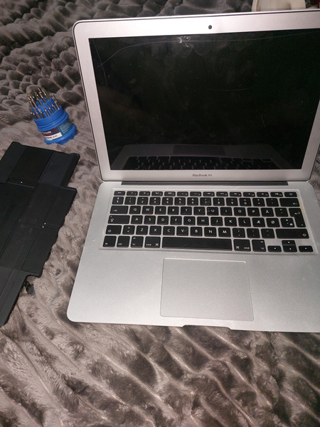 Продам Apple Macbook Air  Model A1466 \\nПерейт