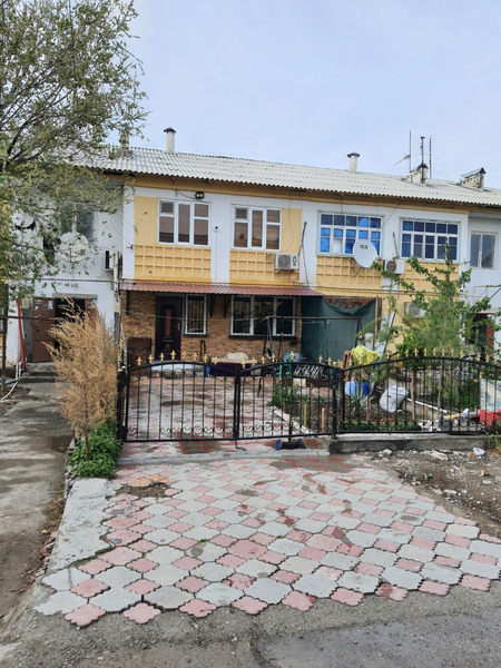 Уй сотилади 4-хонали