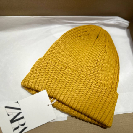 В наличии шапкочки от zara оригинал