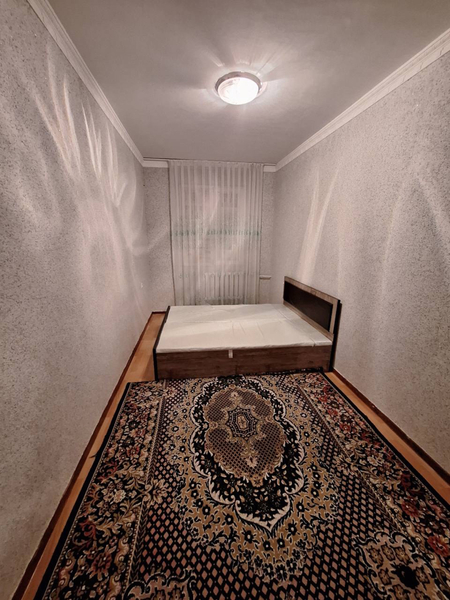 Феруза Продается квартира 2/4/4 балкон 1.5*3