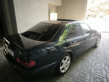 Mersedes 210 .yaxshi xolatda 1999 yil