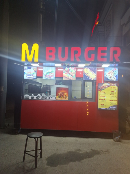 Продается будка для фаст фуда.