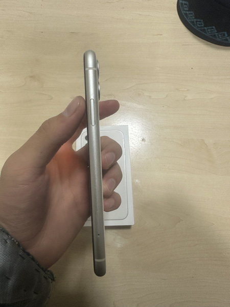 Srochno iphone 11 sotiladi