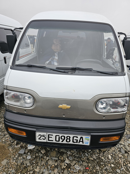 Damas dlx oq rang zur moshina pul topar