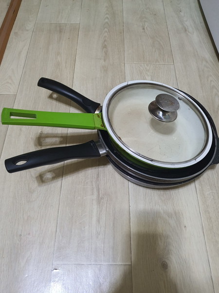 Сковородки диаметр 28, 26