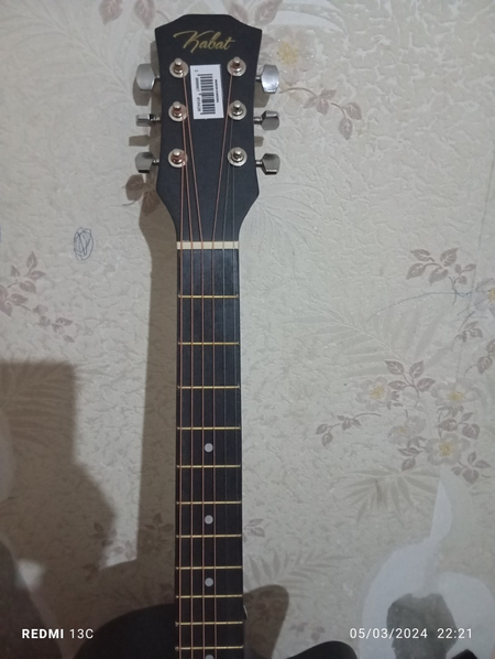 Gitara akustik sotiladi srochno
