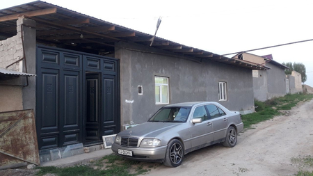 nazarbe turkistonda 8 /4  Sotix uy sotiladi