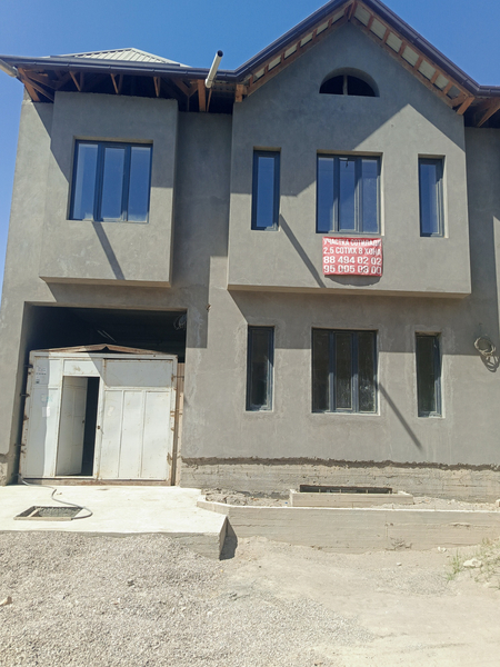 Mexnat Qizgaldoq uchaska 2.5 sotix 8 xona
