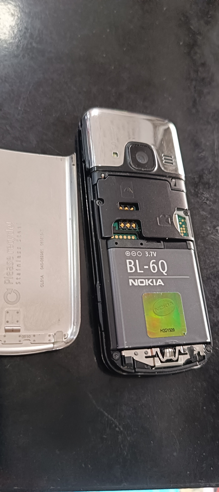 Nokia 6700 ochilmagan holati juda yaxshi