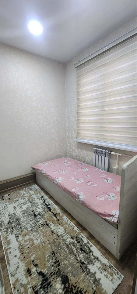 Mirzo ulugbek metro yonida 2xonali uy sotiladi srochni