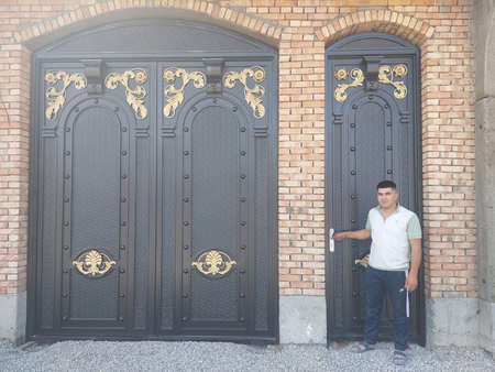 Sifatli VA qulay narhlarda Darvoza temir yasab urnatib beramiz 95 096