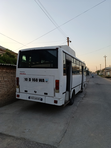 Автобус исузи NP21 LYUKS