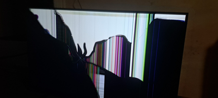 Samsung 43 diagnallik 8000 markali koreyski ekrani ketgan 8 K FUL HD