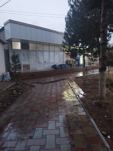 Умид кургони , махалла оркасидаги дуконлар сотилади