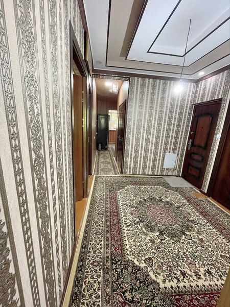Sotiladi yunusobod 5kv 4hona 1 etaj ozimniki parkovkaga joylari bor