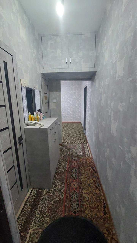 Квартира сотилади 2 хонали 3 хона қилинган. 4 этажка 4 этаж.