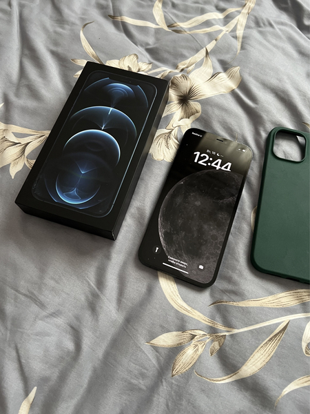 Продается IPhone 12pro Max 128gbLL/A в идеальном состоянии 99% емкость