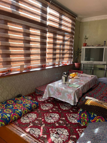 Uy sotiladi Qibray sentrda 3 xonali