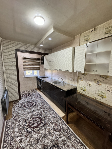 Продам квартиру Карасу 4 конечка + парковка мебель техника остаётся