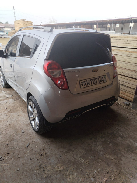Chevrolet spark sotiladi