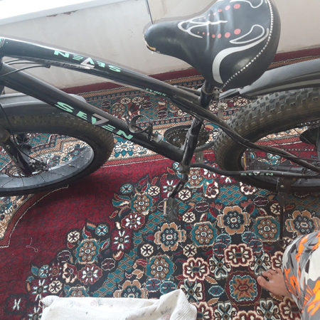 Velosiped yangi.
