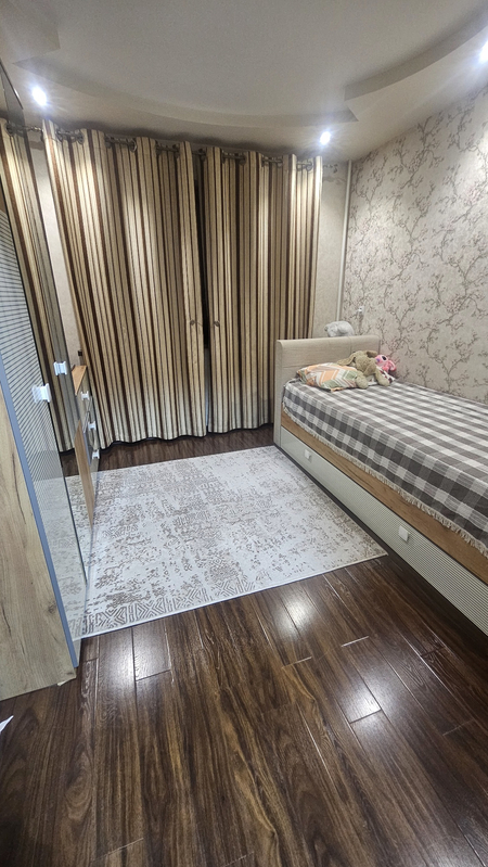Продаётся в Яккасарайском р-не по ул.Саламатина 1/4/5кирп 1х2.5 с рем.