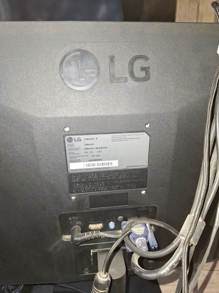 Monitor sotiladi 900