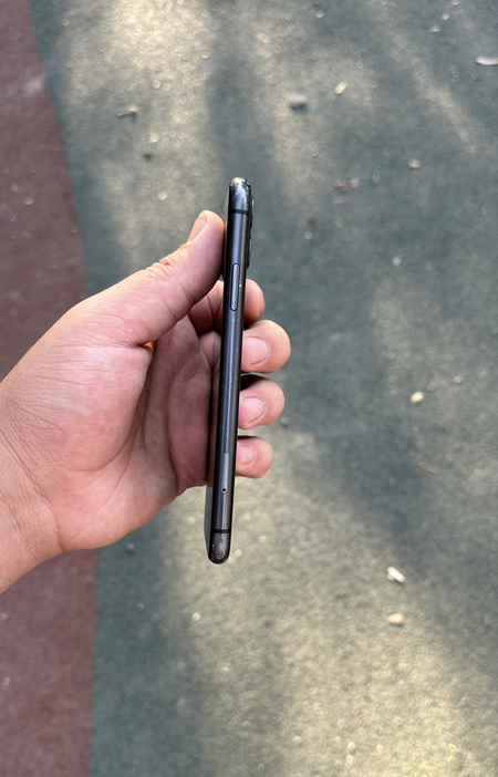 Iphone 11 sotilad xolat yaxsh bez karopka usta kormagan hama joy iwldi