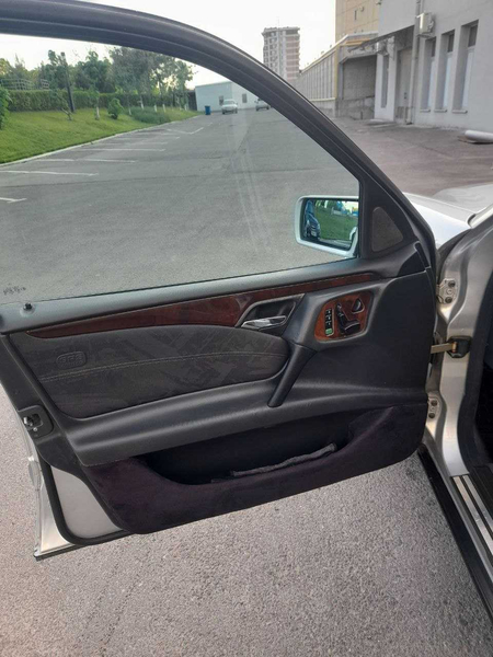 Мерседес бенз сотилади