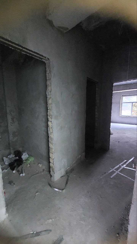 Maxtumquli ko`chasida 2 xonali kvartira sotiladi 81.000ga[125433]