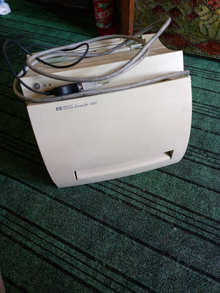 Принтер сотилади. HP lazerJet 1100