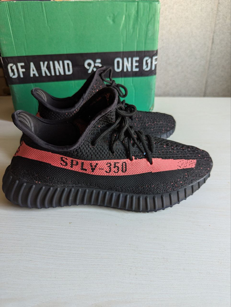 Adidas Yeezy кроссовки в отличном состоянии