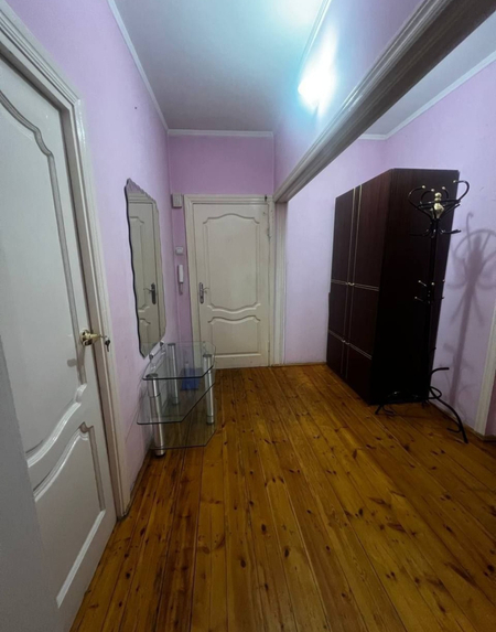 Ойбек метро 2х комнатная 500$