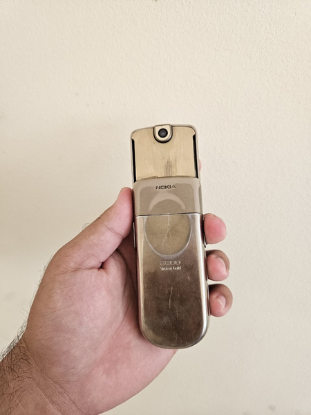 Nokia 8800 Sirocco srochna sotiladi
