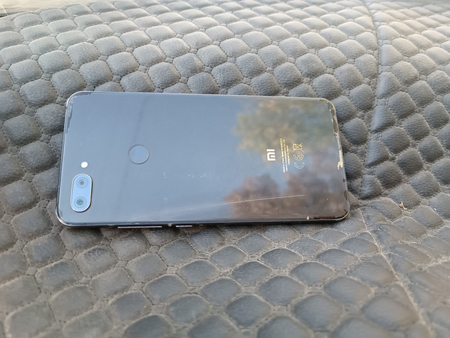 Xiaomi mi 8 telefoni sotiladi xotira 4/64