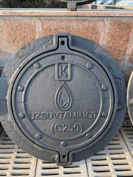 Чугунные люки в ассортименте