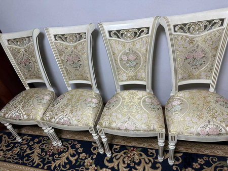 продам 6 шт стулья белые в отличном состоянии
