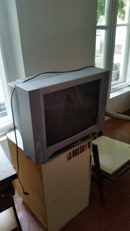 2 ta ishlidigan telvizir bor srochna sotiladi