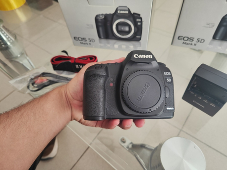Canon Mark2  5D  sotiladi