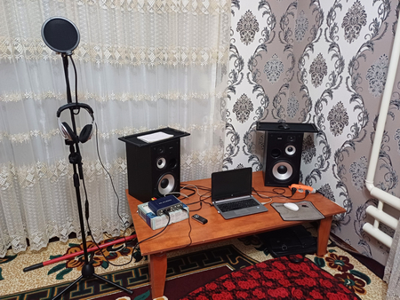 Srochni studio sotiladi zor ishlidi arginal barchasi