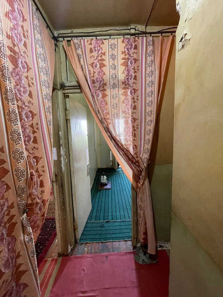 1 / 2 / 4 комнат. Рисовый Базар. Общижитие 19 м2.