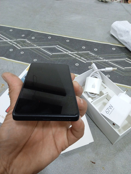 Продам телефон Redmi Note 13 Pro black 12GB RAM 512 ROM.