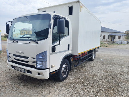 Isuzu NPR75 5lik