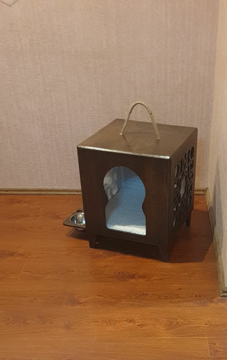 Домик для кошек и собак.