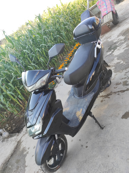 Moto skuter sotiladi