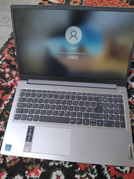 Noutbok Lenovo sotiladi