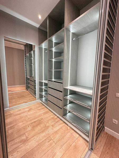 ЖК Новомосковский,15 Гор.Больница,3-комнатная,4/8,140 м²,евроремонт
