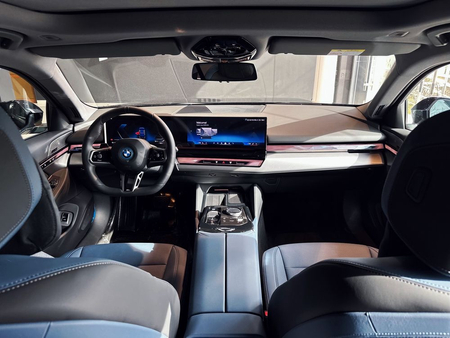 BMW i 5 eDrive 35 M-sport . 2024. CIP Ташкент 53000 $. Под заказ.