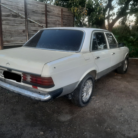Mersedes benz Мерс 123  sotiladi.srochna