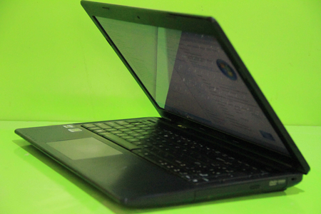 ASUS noutubok 8yadro